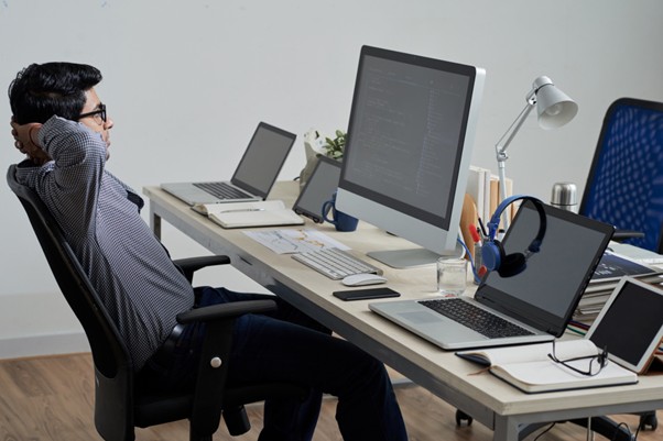 5 Best Workstation Layouts for a Productive Modern Office - SKV India